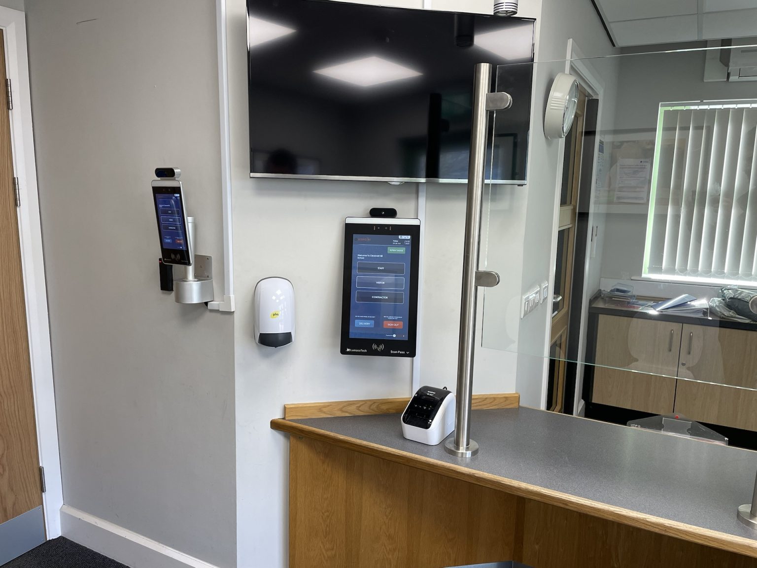 8 Office Etiquette Tips for Your Reception Area | VisiPoint